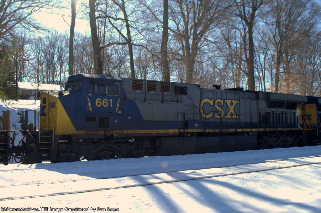 CSX AC60CW 661 trails on Q438-15